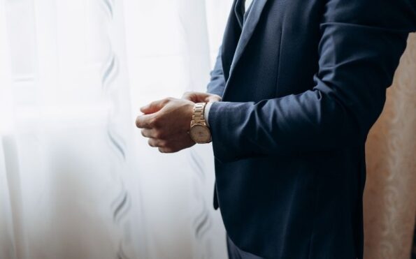 10 Best Watches to Wear With Men’s Suit ⋆ Beverly Hills Magazine