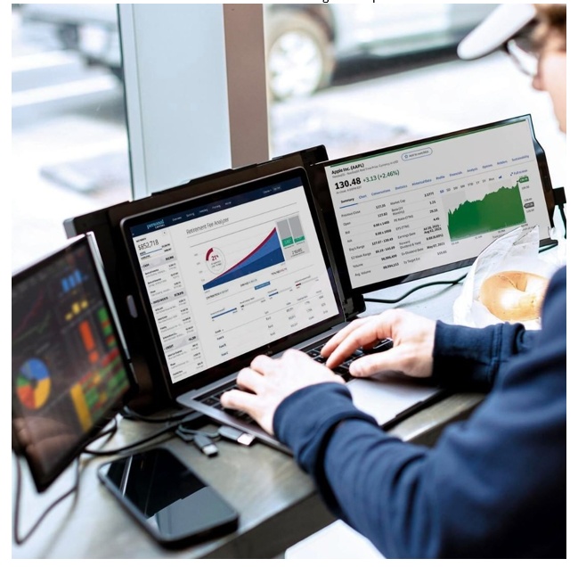 Using a Triple Monitor Laptop Setup for Podcasting ⋆ Beverly Hills Magazine Using a Triple Monitor Laptop Setup for Podcasting ⋆ Beverly Hills Magazine